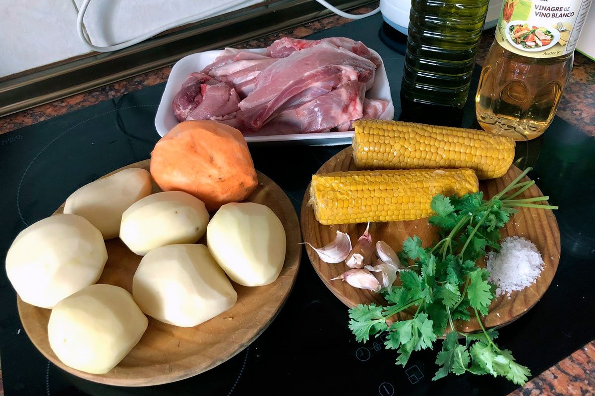 Ribs with potatoes and corn - Official Taxi